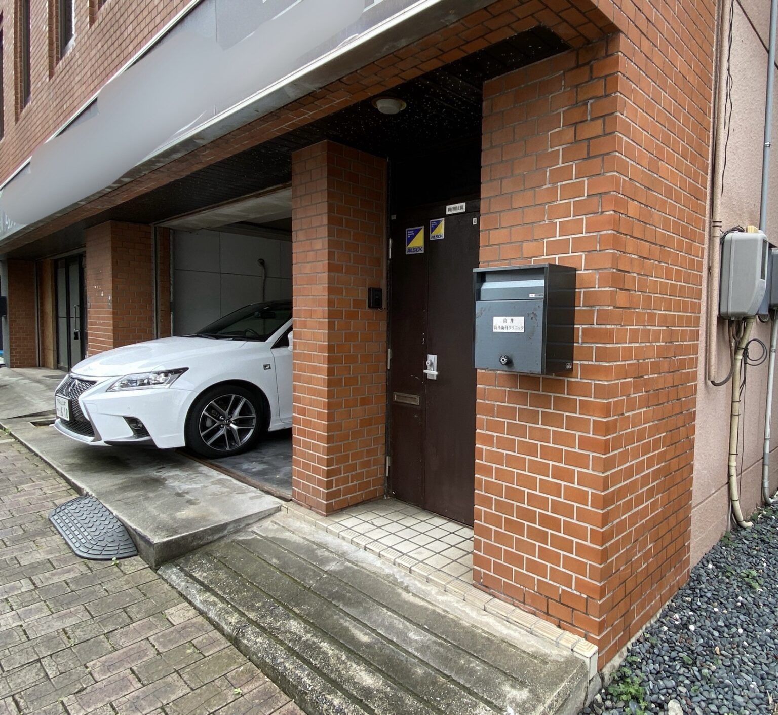 LIXIL:タイル工事 セラヴィオS/CSS-6 壁タイルオンタイル重ね貼り 施工例 ‣ 倉敷技建