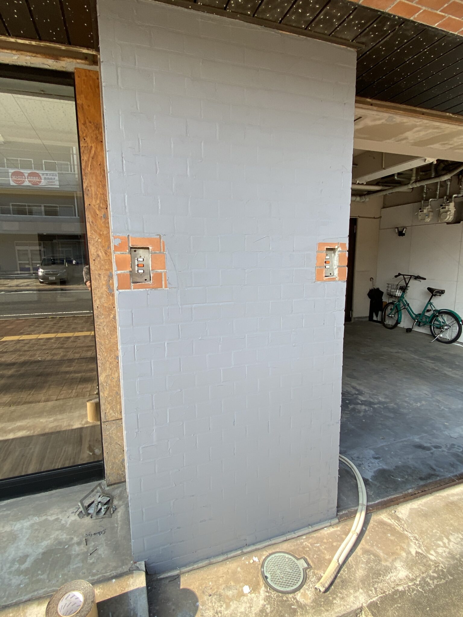 LIXIL:タイル工事 セラヴィオS/CSS-6 壁タイルオンタイル重ね貼り 施工例 ‣ 倉敷技建