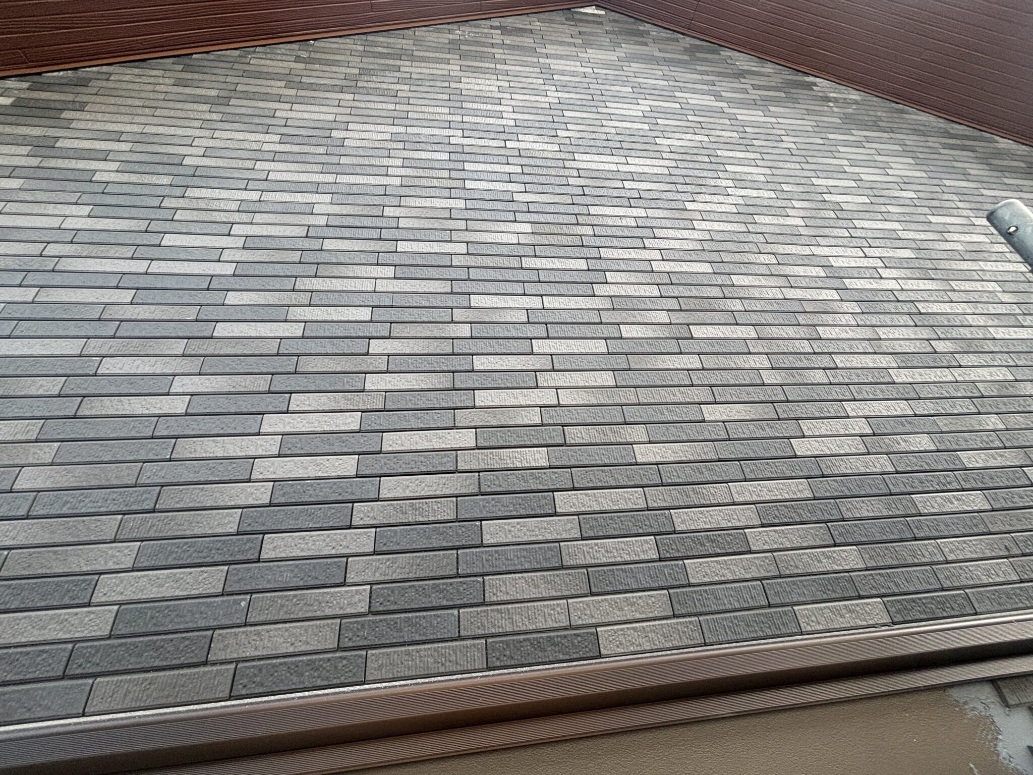 LIXIL：セラヴィオグランA/GRA-S4 外壁タイル 施工例 ‣ 倉敷技建