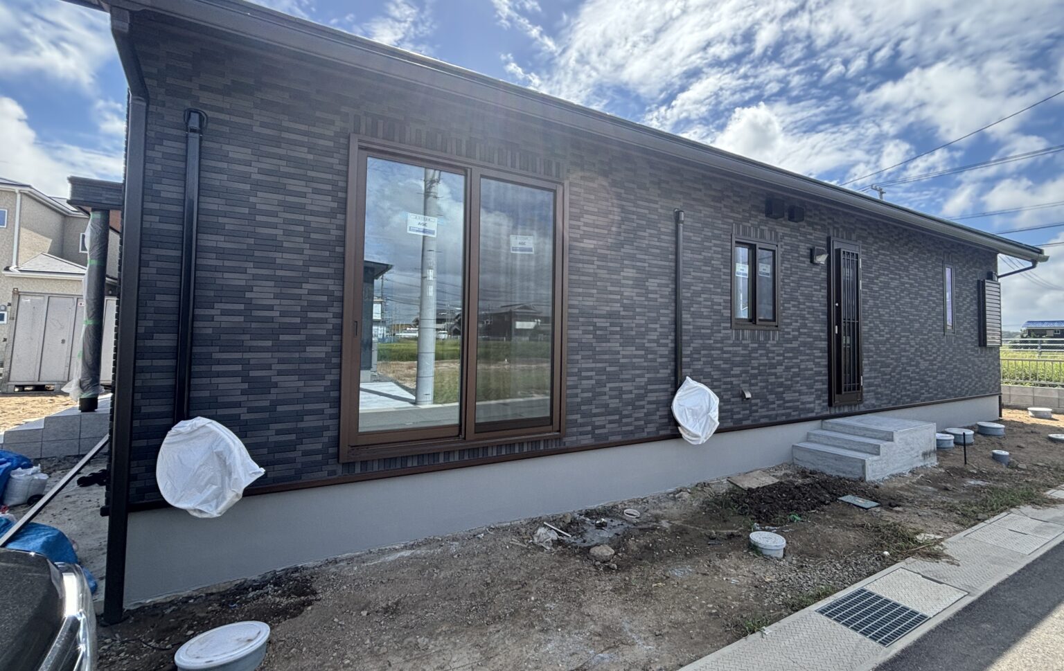 リクシル セラヴィオグランA/GRA-S4 外壁タイル施工例 ‣ 倉敷技建