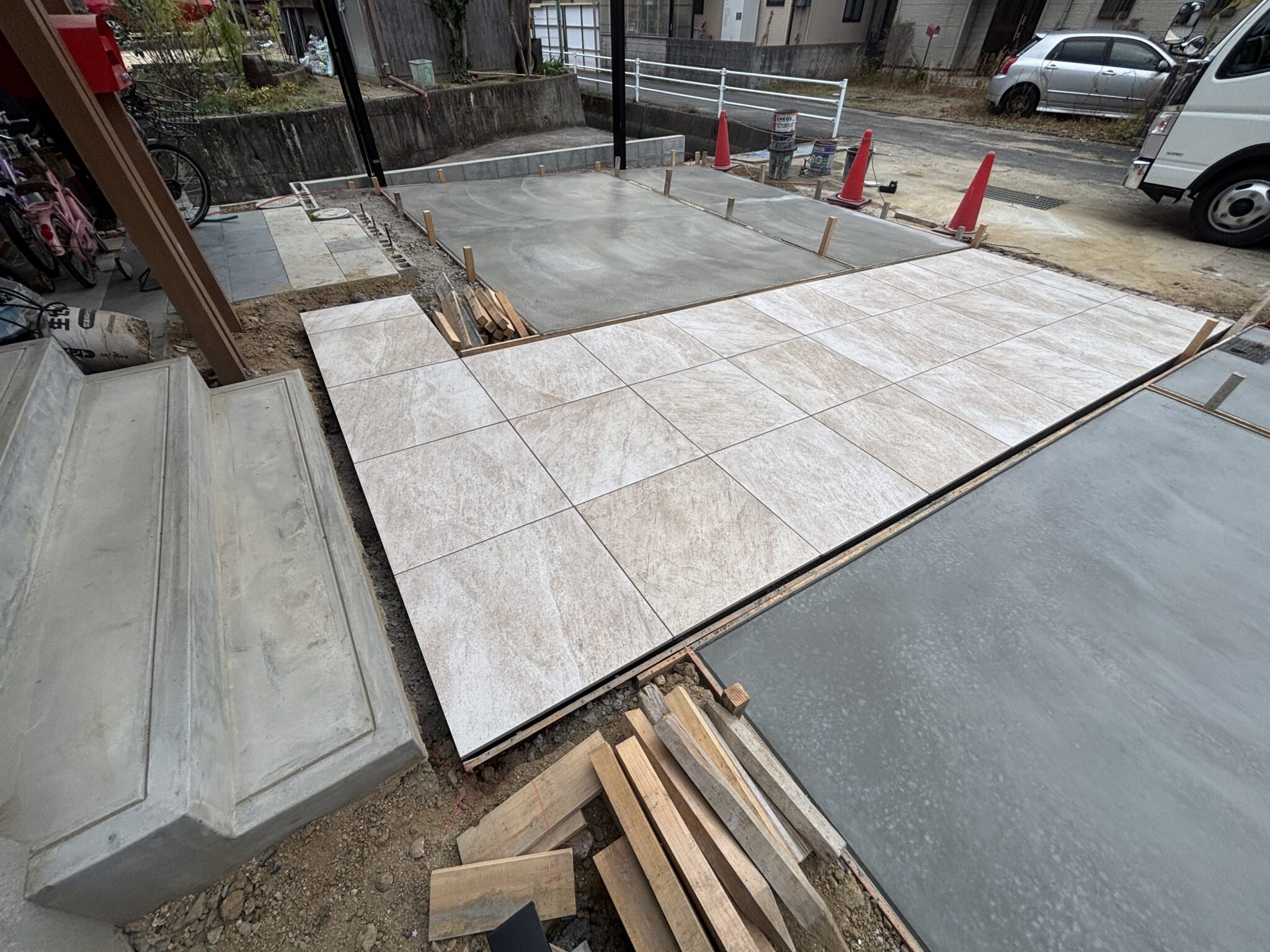 アイコットリョーワ：グラン舗石/ルイーダ E02 タイル施工工事 ‣ 倉敷技建